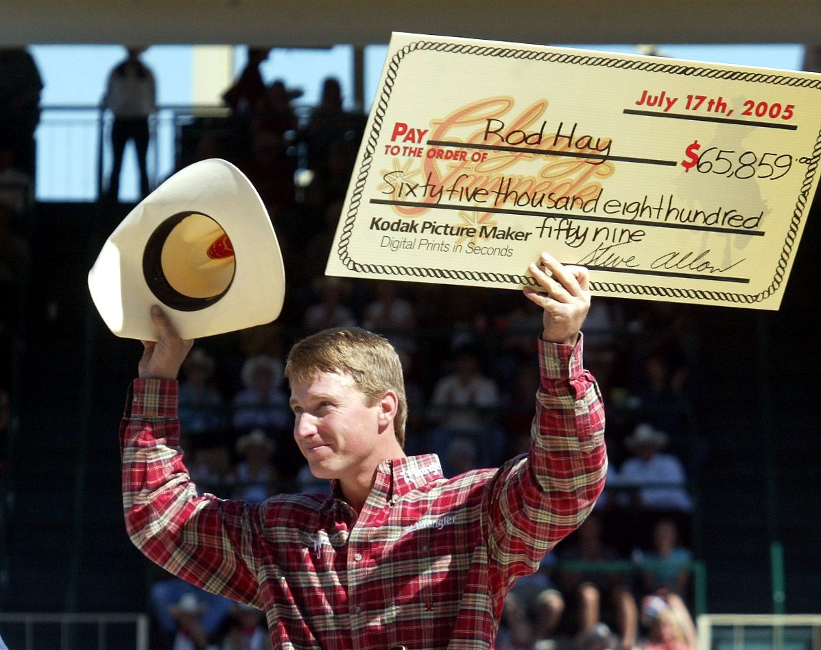 Rod Hay wins the Saddle Bronc championship at the 2005 Stampede ...
