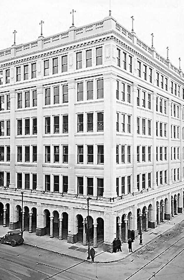 The Bay opens a new store in Calgary on Aug. 18, 1913 | Calgary Herald
