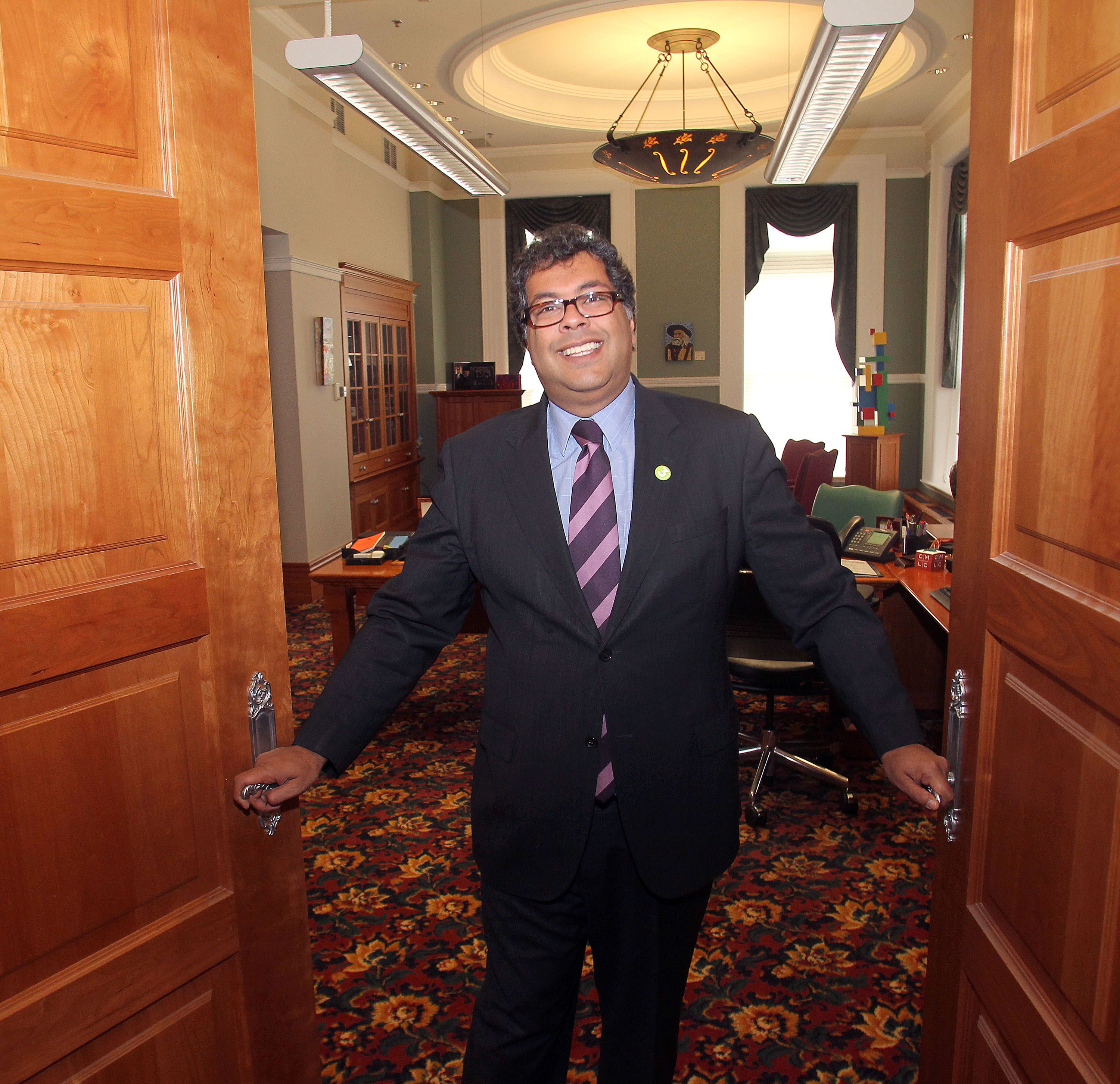 Who is Naheed Nenshi meeting with? UPDATED through September | National ...