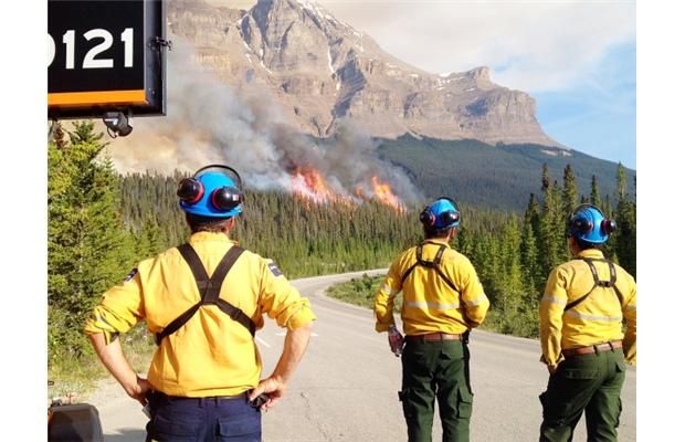 Crews contain wildfire straddling Banff National Park border | Calgary ...