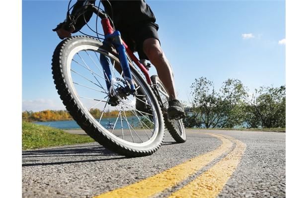 Double-yellow lines bring highway rules to Calgary pathways | Calgary ...