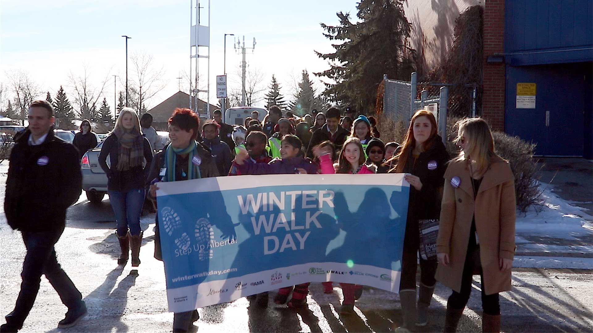 Step by step: Nenshi joins Winter Walk Day | Toronto Sun