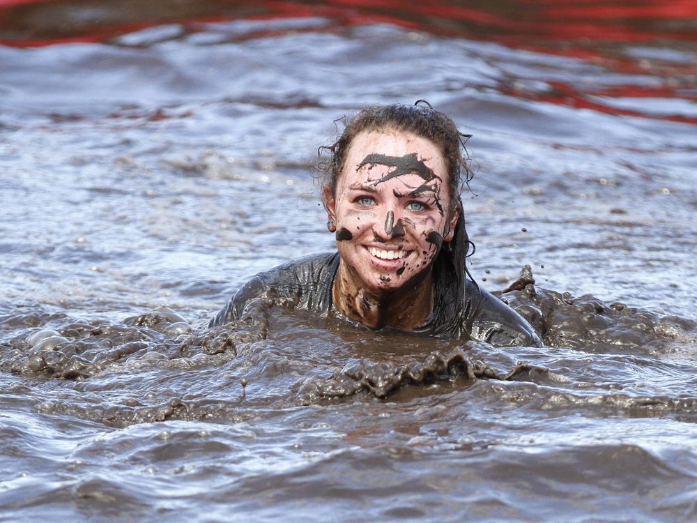 Reporter tackles Rugged Maniac, gets spectacularly muddy | Calgary Herald