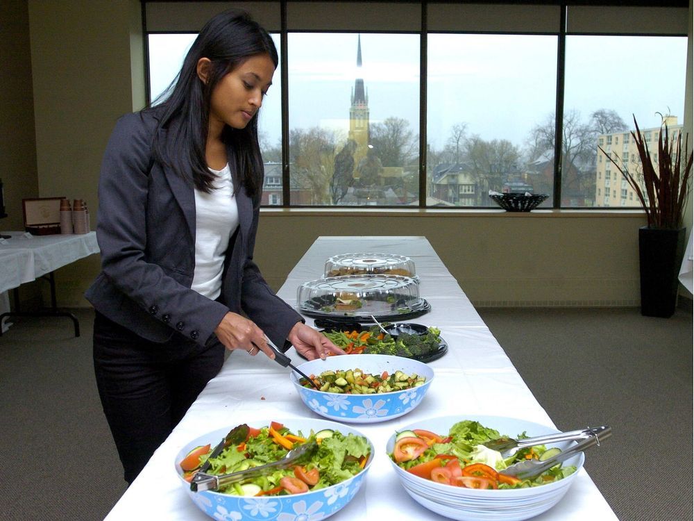 Want to improve employee productivity? Focus on lunch | Calgary Herald