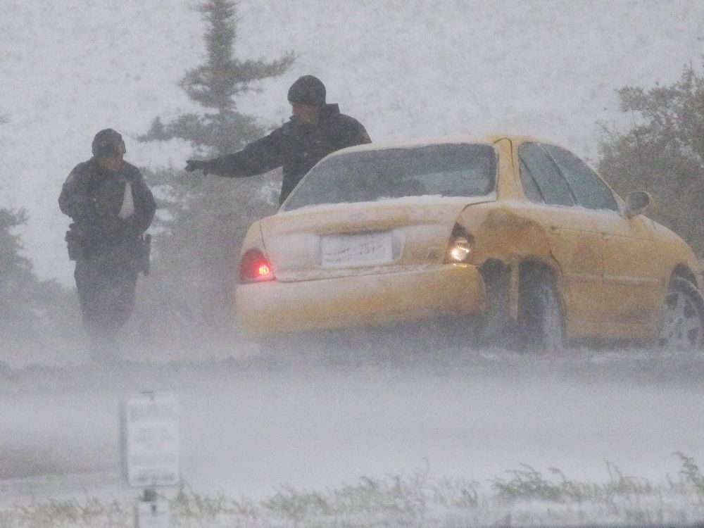 Storm warning: Snow, high winds slam Calgary and area | Calgary Herald