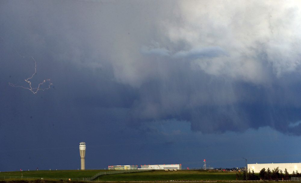 Tornado warning on Sunday for Calgary; storms possible for Monday ...