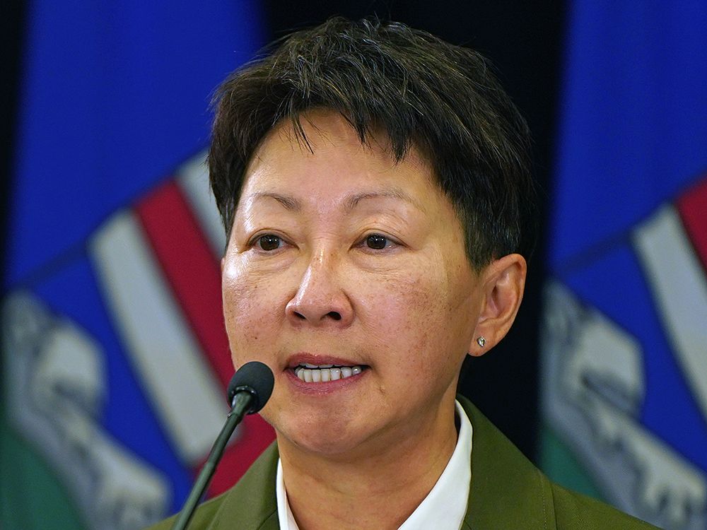 AHS head, nurses condemn anti-vaccine mandate protesters at hospitals ...