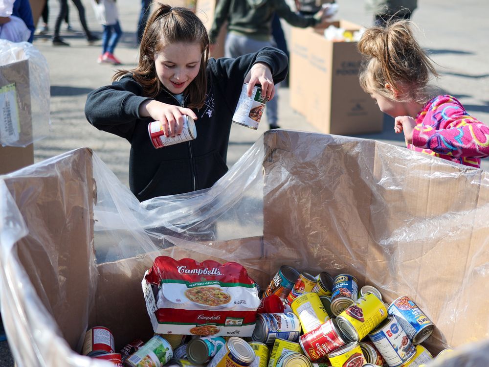 Interfaith fundraiser hauls in grub for Calgary Food Bank | Calgary Herald
