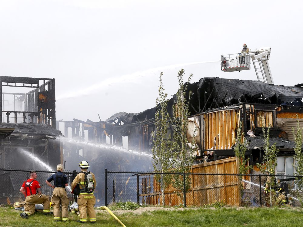 Fire hits multiple houses in Evanston | Calgary Herald
