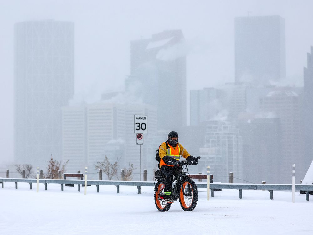 Second snowstorm hits Calgary; 10 to 25 cm expected | Calgary Herald