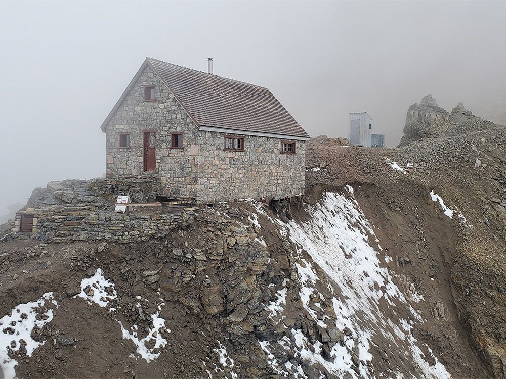 Replacement in the works for dismantled mountain refuge Abbot Pass Hut ...