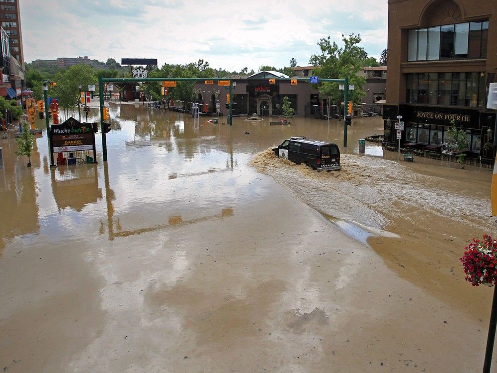 Photographers' views of the devastating 2013 Alberta floods | Calgary ...