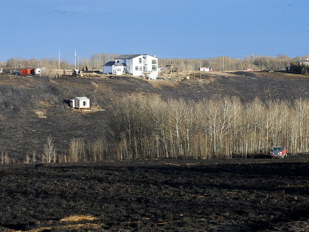 Residents near Airdrie briefly evacuated due to grassfire | Calgary Herald