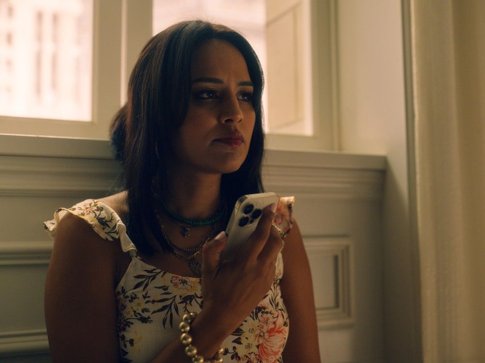 Actress plays agoraphobic seeing eye-guide for homicide dectective ...