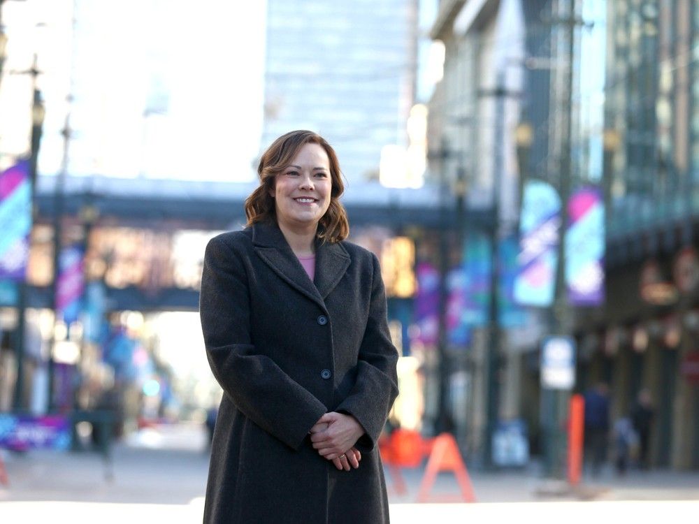 NDP's Kathleen Ganley proposes minimum-wage hike | Calgary Herald