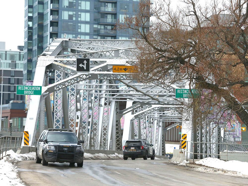 Bridge access to downtown Calgary reopens after incident resolved ...