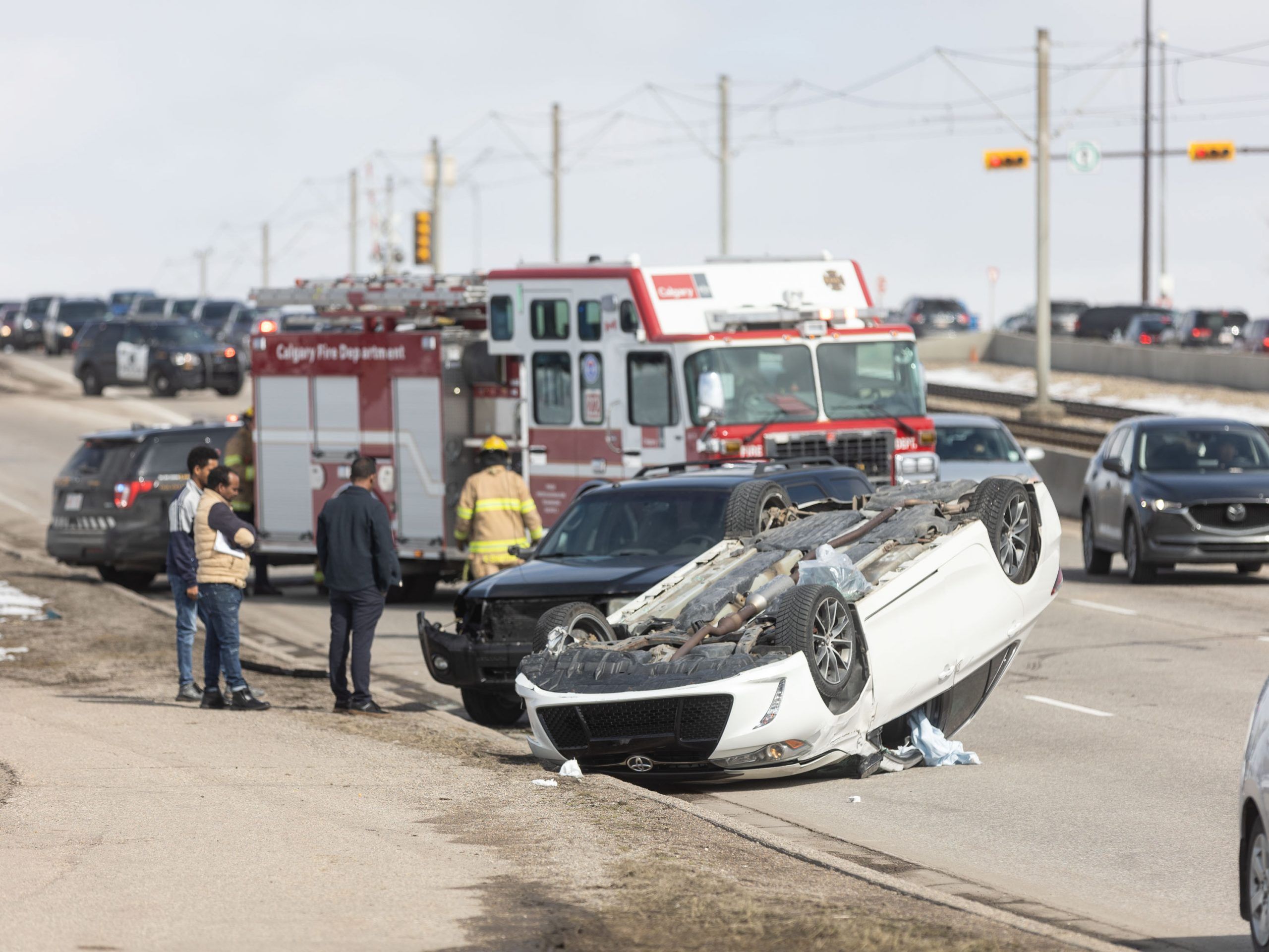 Rollover crash closes northeast Calgary road | Calgary Herald