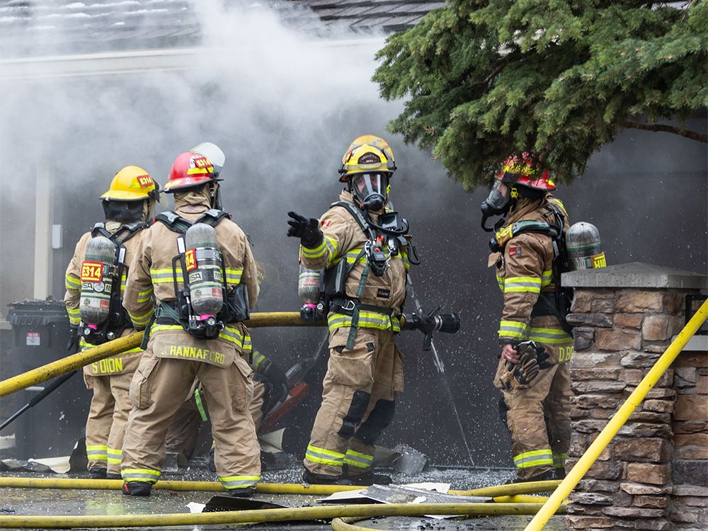 Calgary firefighters battle fire in southwest Calgary | Calgary Herald