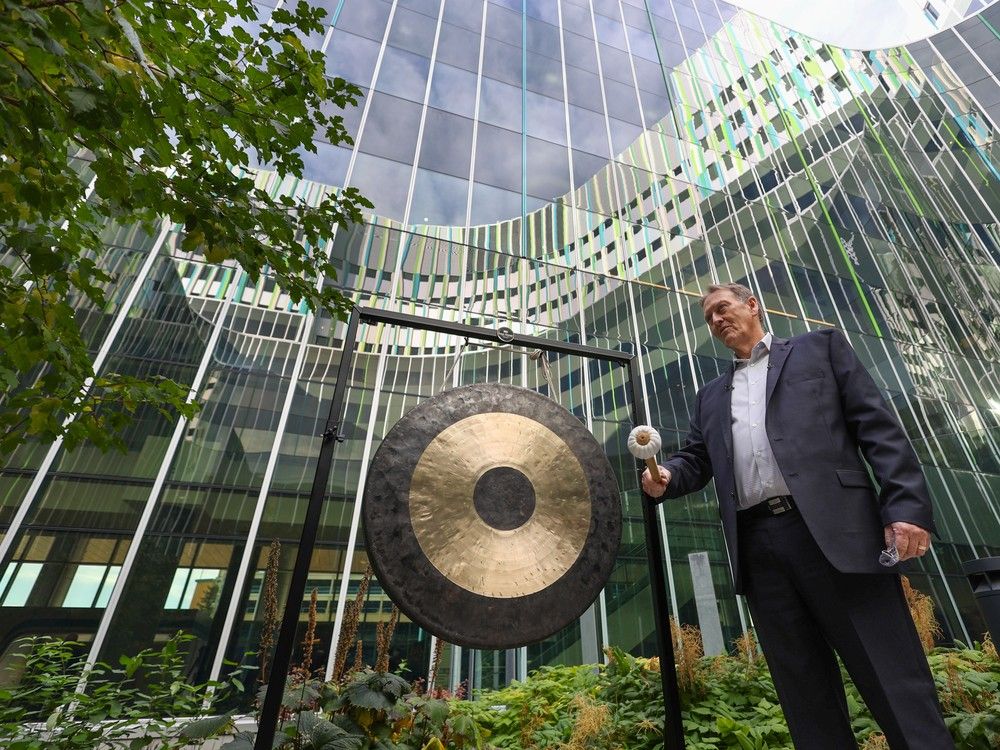 Amid oncology wait time concerns, Calgary's new cancer centre opens ...