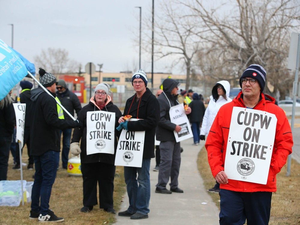 Canada Post workers strike in Calgary, across the country | Calgary Herald
