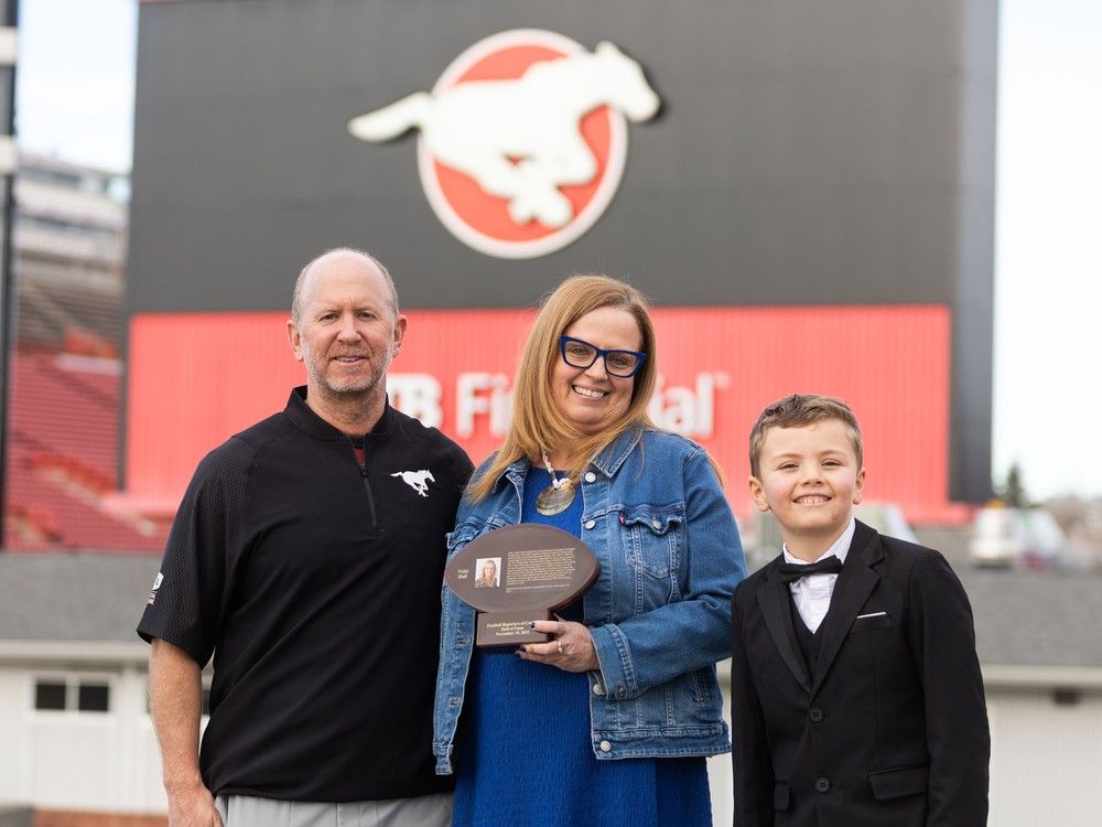 Vicki Hall's hall-of-fame journey saluted by CFL's Calgary Stampeders ...