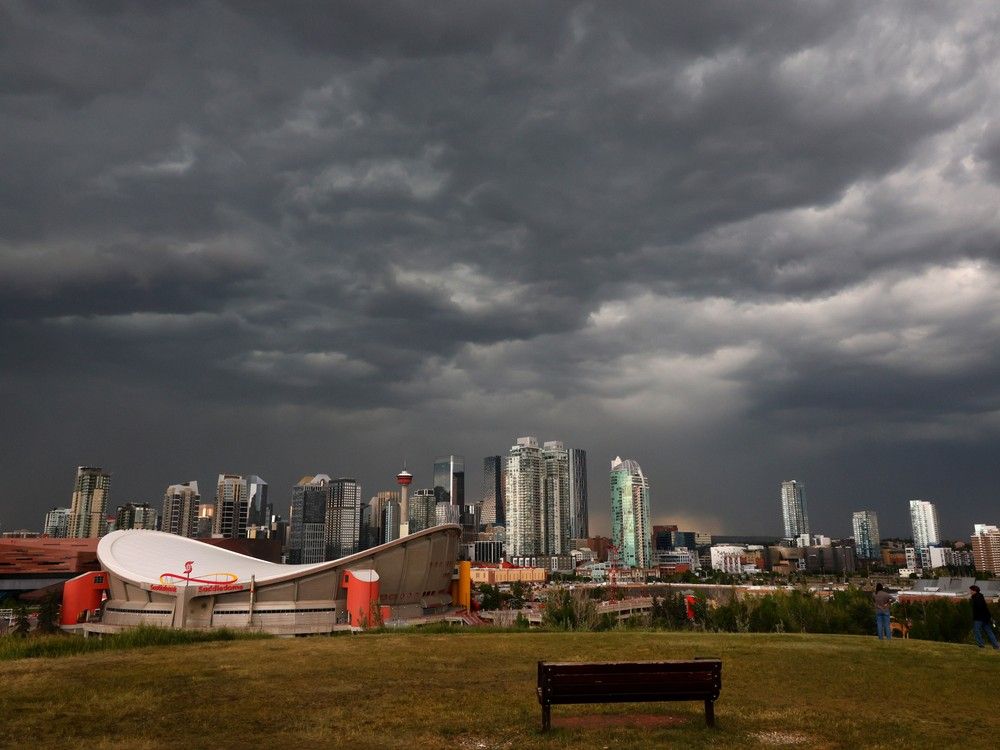 Calgary expecting heavy rainfall throughout weekend | Calgary Herald