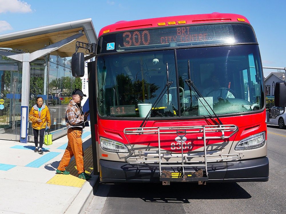 Calgary Transit quickly abandoned two-car CTrain pilot on weekends ...