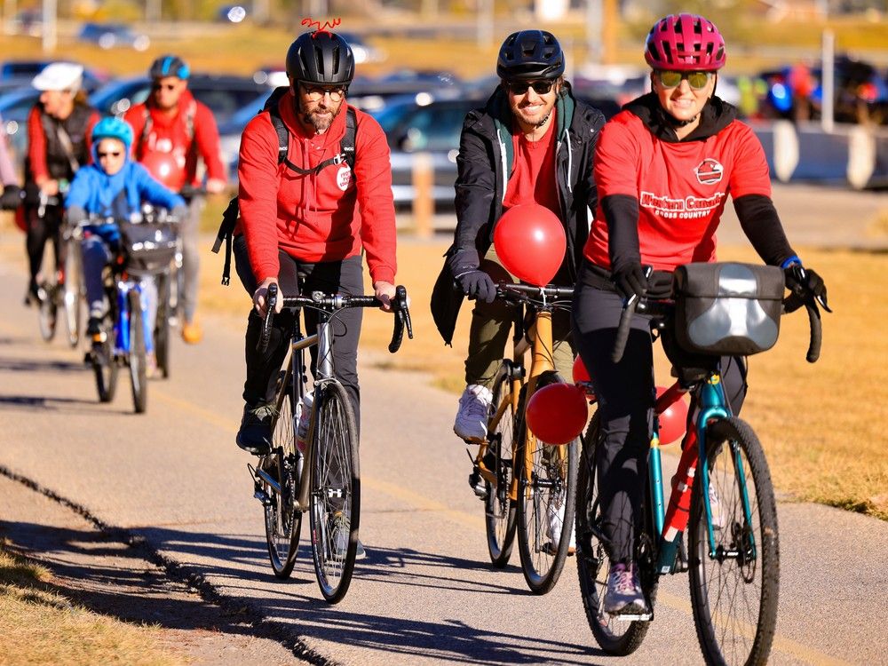 Alberta teachers hopeful as contract talks to resume amidst strike ...