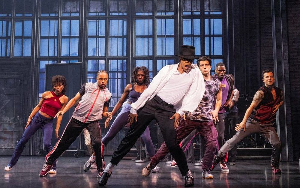 A hit concert show, MJ goes behind the scenes of the music and the man ...