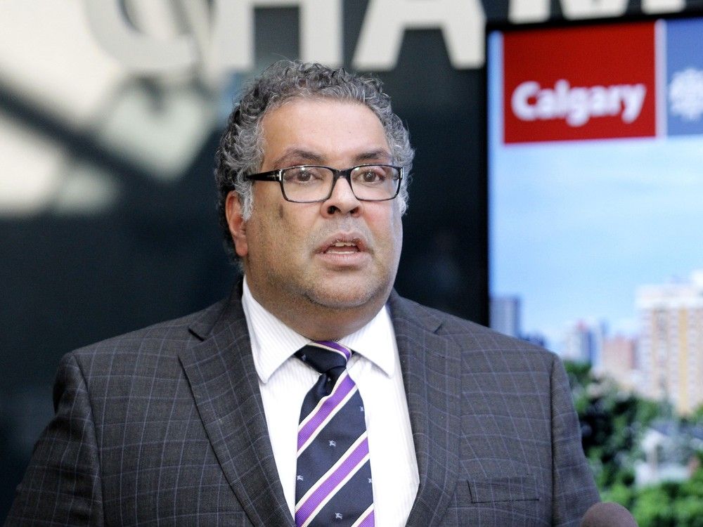 Bell: Nenshi on water pipe fiasco, he throws city suits under the bus ...