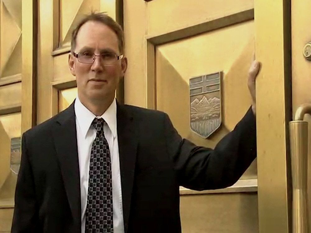 Prosecutor Jonathan Hak leaving Crown's office | Calgary Sun