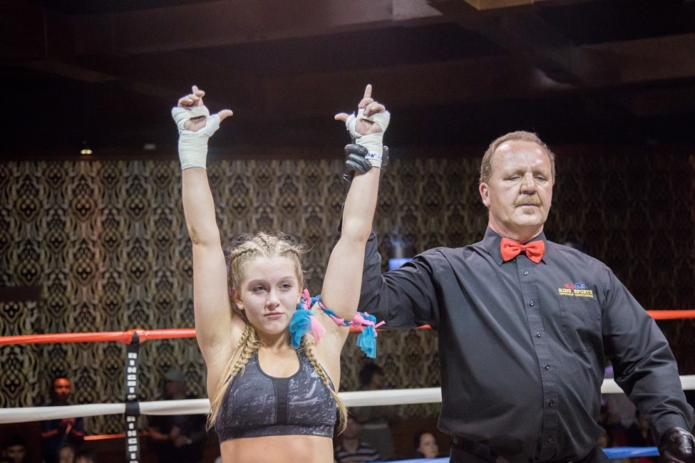 Ex-muay thai champ Bree Howling makes boxing debut in Dekada Contender ...