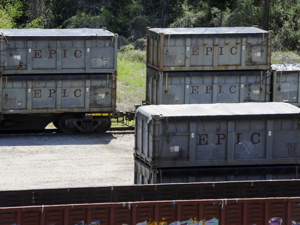 'IT SMELLS LIKE DEATH': NYC 'poop train' stuck in Alabama town since ...