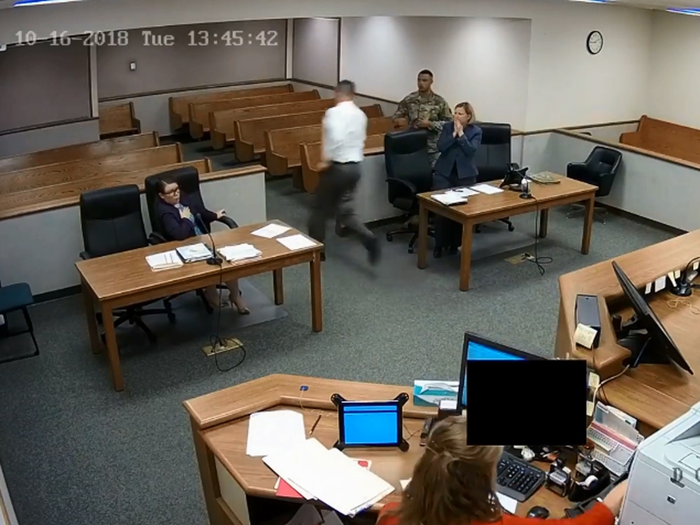 Watch Judge Chases Inmates During Attempted Escape Canoecom