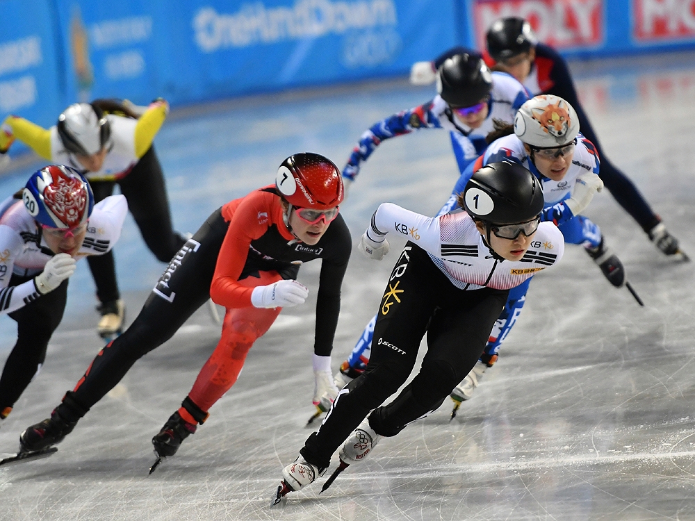 Canada wins double silver at short-track speedskating worlds | Canoe.Com
