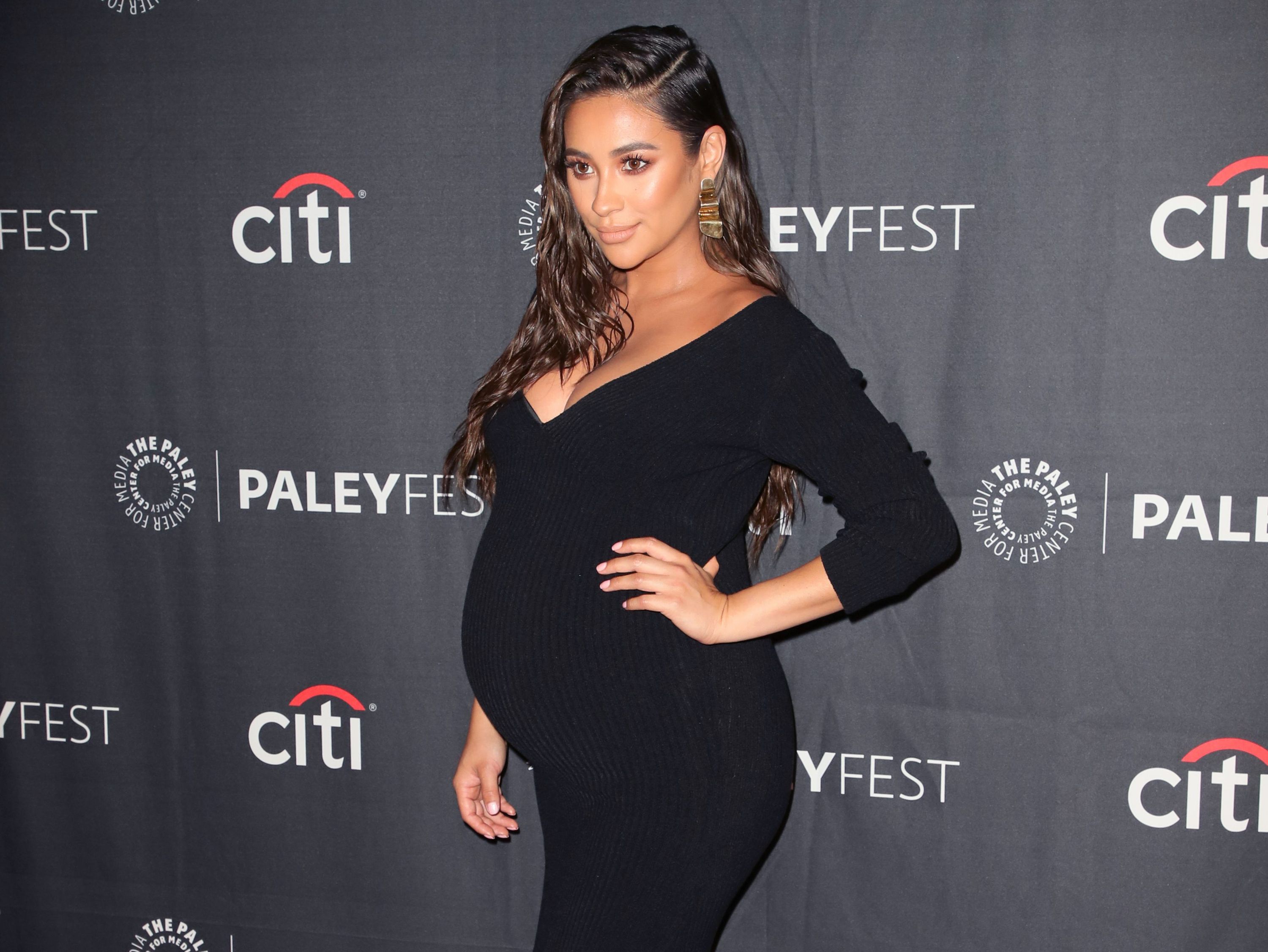 Shay Mitchell gives birth to first child | Sudbury Star