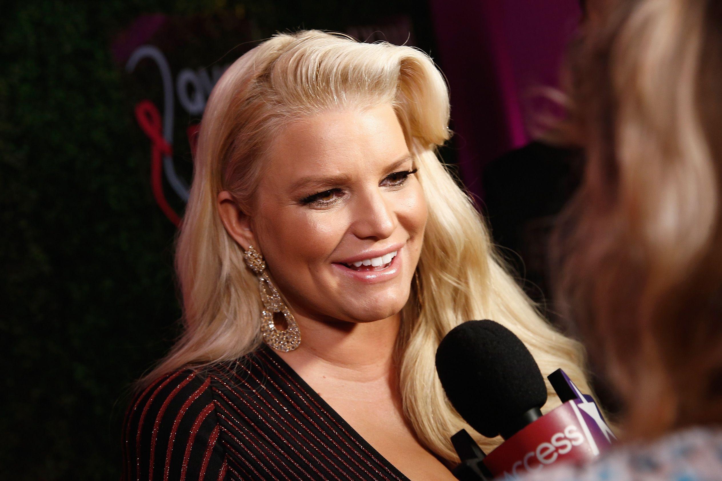 Jessica Simpson carried cup 'filled to the rim' with alcohol at height ...