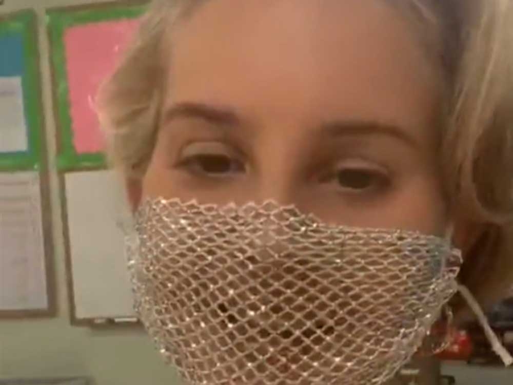 Lana Del Rey slammed for wearing mesh face mask at 'impromptu' meet and ...