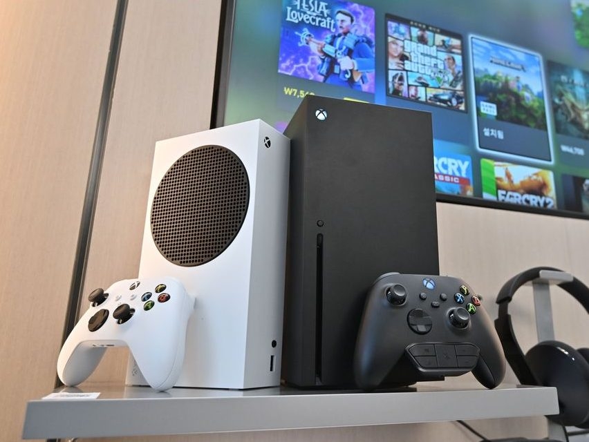 Microsoft launches next-generation Xbox gaming consoles amid pandemic ...