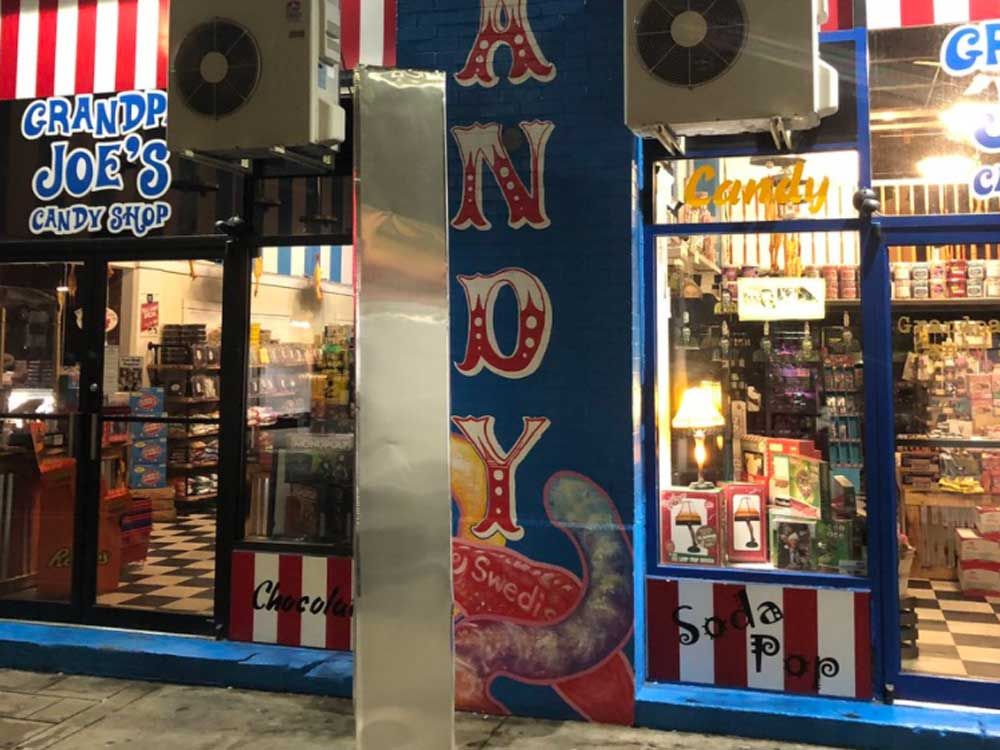 Metallic monolith pops up outside Pittsburgh candy store | Canoe.Com