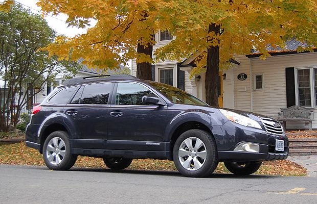 Gallery: 2010 Subaru Outback | Driving
