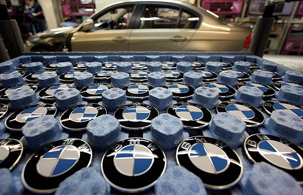BMW puts notices on employee cars built by competing firms | Driving