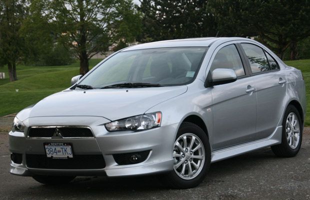 Gallery: 2010 Mitsubishi Lancer | Driving