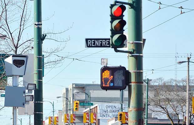 Can You Turn Right On A Red Light in Ontario? The Definitive Guide ...