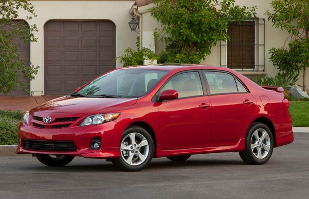 Gallery: 2011 Toyota Corolla | Driving