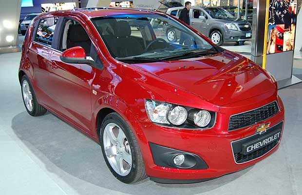 Hatchback: 2012 Chevrolet Sonic | Driving
