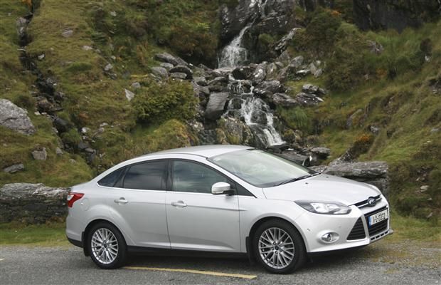 Sedan: 2012 Ford Focus | Driving