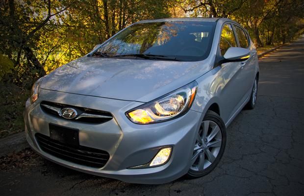 Head to head 2012 Hyundai Accent GLS Driving