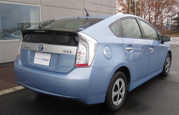 First drive: 2013 Prius Plug-in Hybrid | Driving