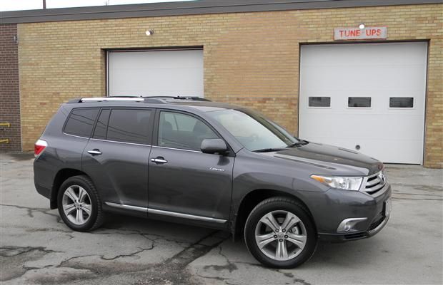 Preview: 2012 Toyota Highlander 4WD V6 Ltd | Driving